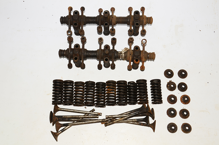 3L 75mm Cylinder head C/w all valves & rocker gear. - Lagonda Club